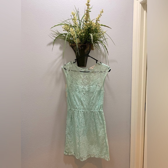 Chelsea & Violet | Dresses | Chelsea And Violet Lace Dress With Oped ...